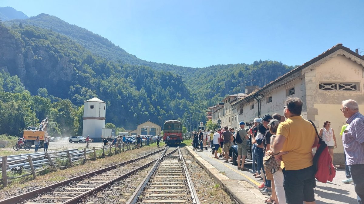 Ceva-Ormea, binari sempre attivi: la Ferrovia del Tanaro ricorda il ...